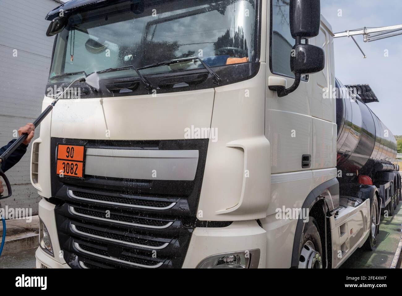 Truck driver cleaning the exterior of the vehicle Stock Photo - Alamy