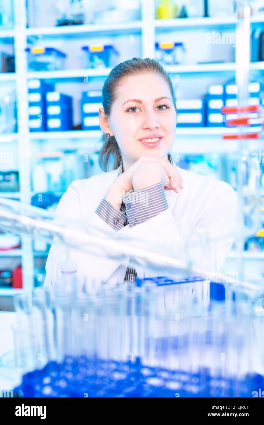 University chemistry laboratory hi-res stock photography and images - Alamy