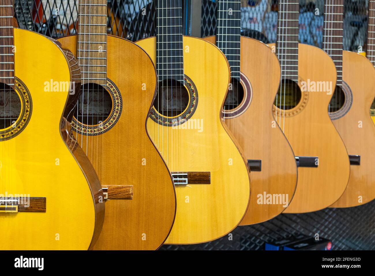 Music instruments shop hi-res stock photography and images - Alamy