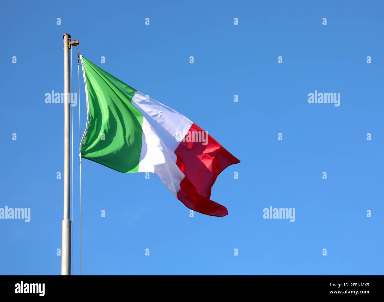 Huge giant big italian flag hi-res stock photography and images - Alamy