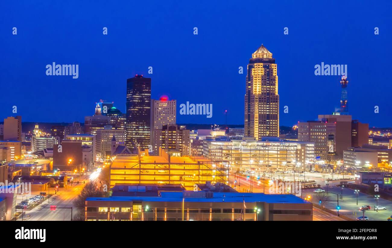 Des moines night aerial view hi-res stock photography and images - Alamy