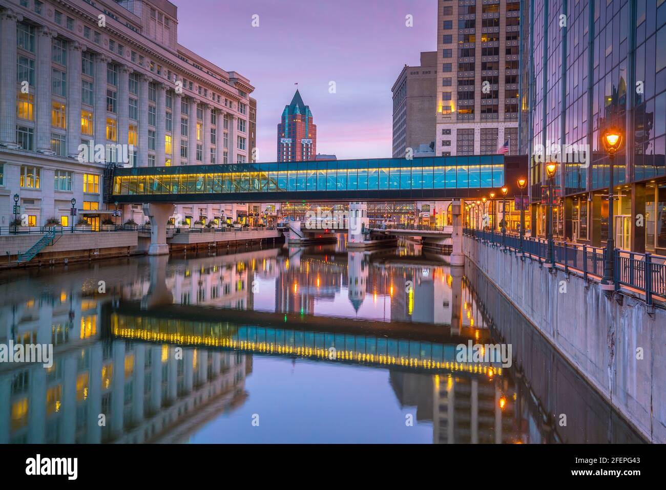 Milwaukee skyline at sunrise hi-res stock photography and images - Alamy