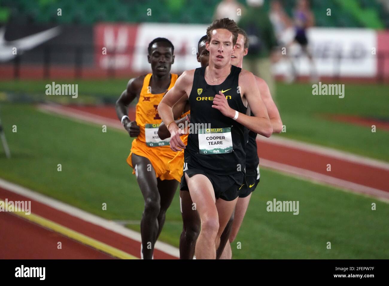 Cooper Teare of Oregon places second in the invitational 5,000m in 13: ...