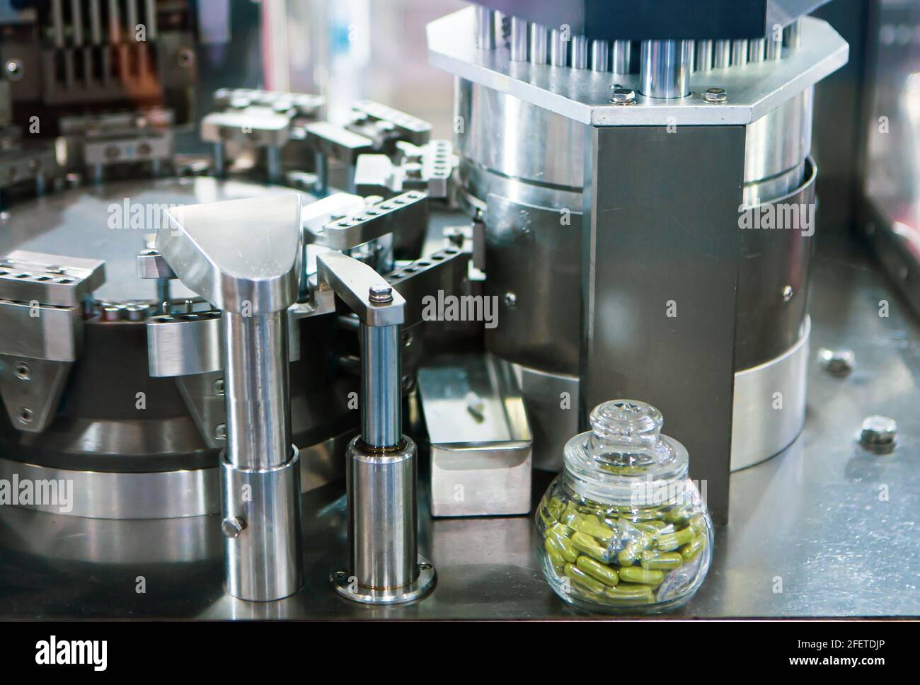 Capsule filling and packing machine in pharmaceutical manufacturing ...