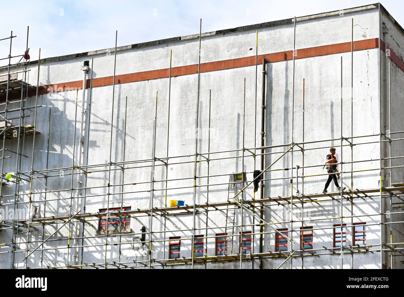 Scaffold platform hi-res stock photography and images - Alamy