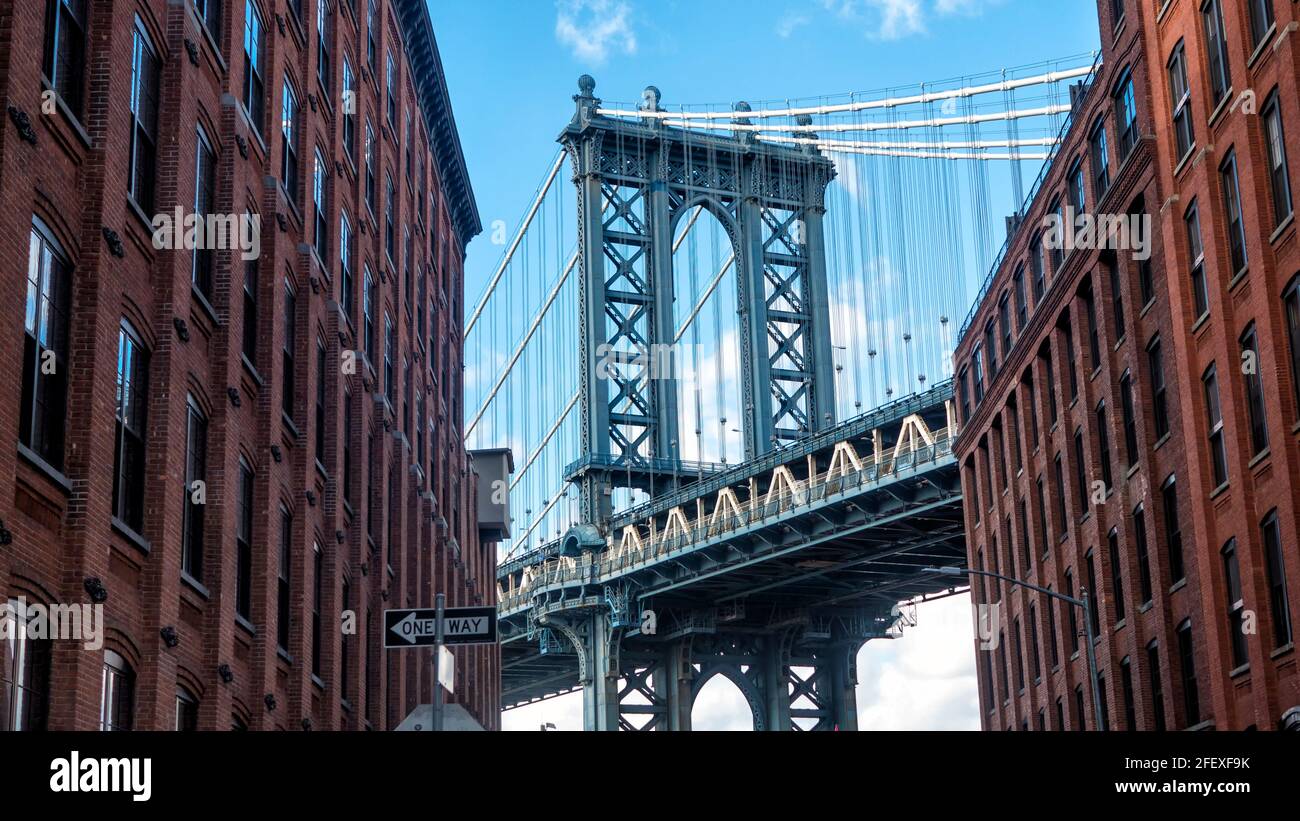 Manhattan bridge from Dumbo Stock Photo - Alamy