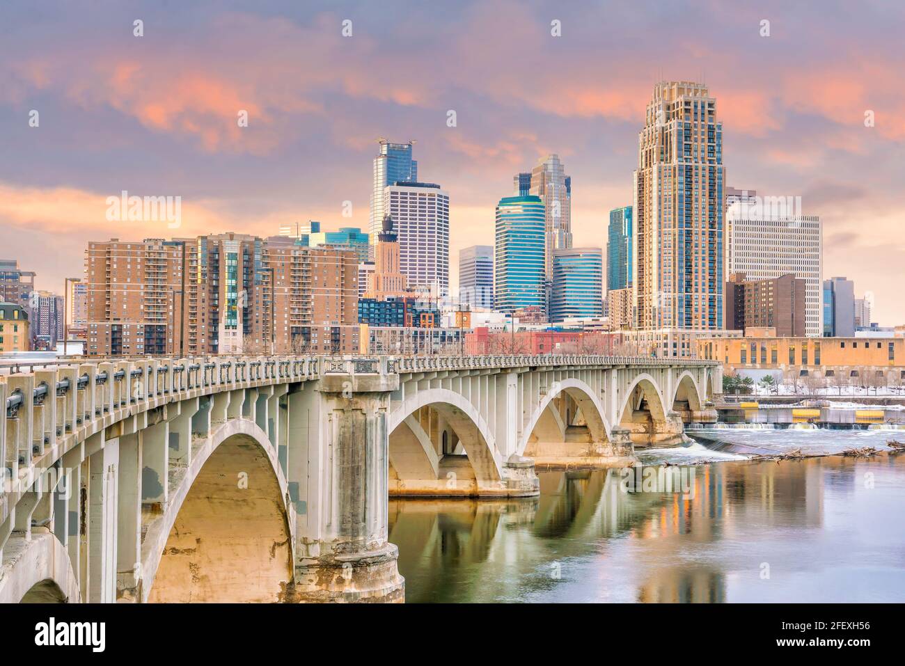 Downtown minneapolis minnesota at sunset hi-res stock photography and ...