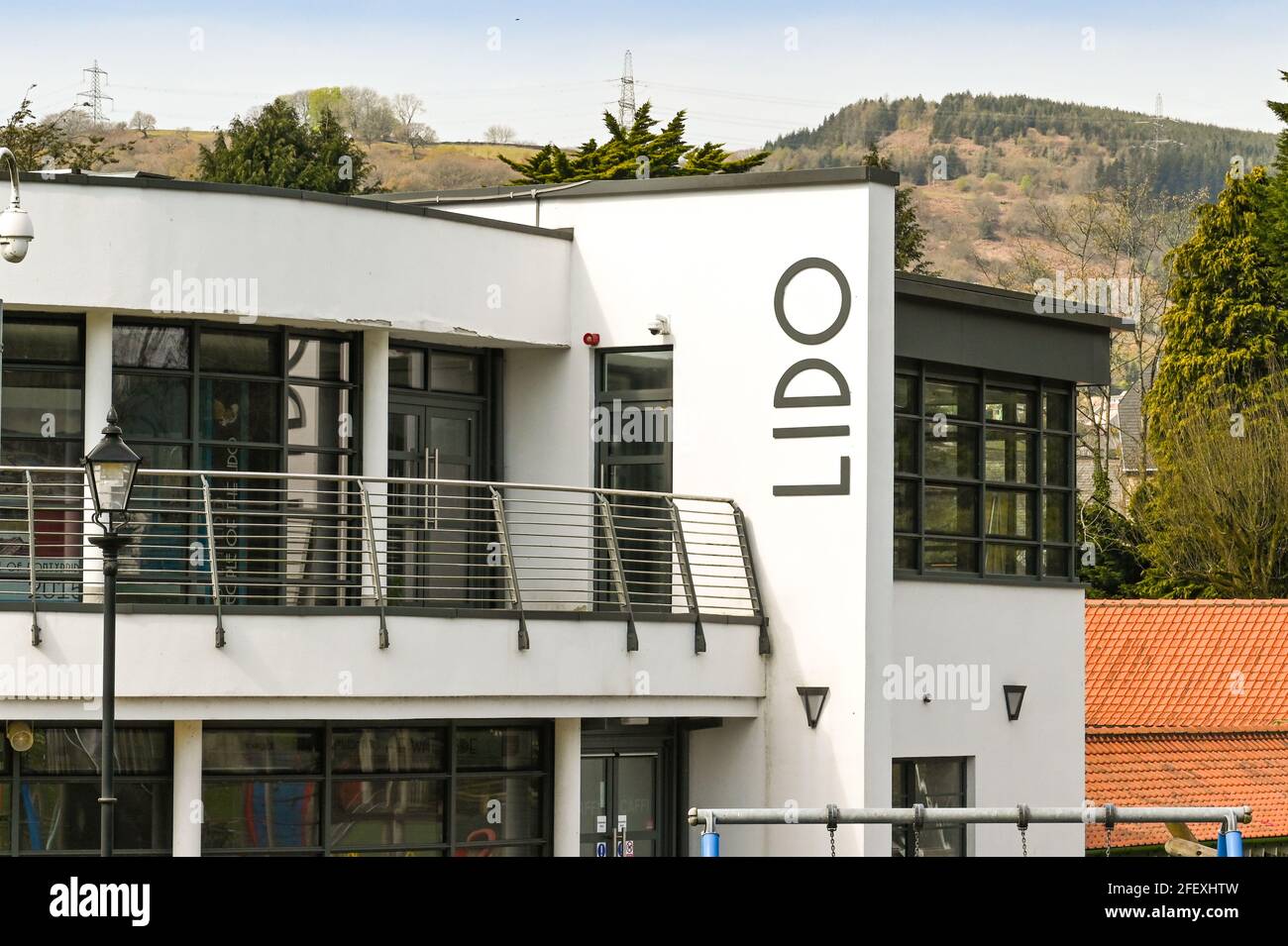 Public swimming pool building exterior hi-res stock photography and ...