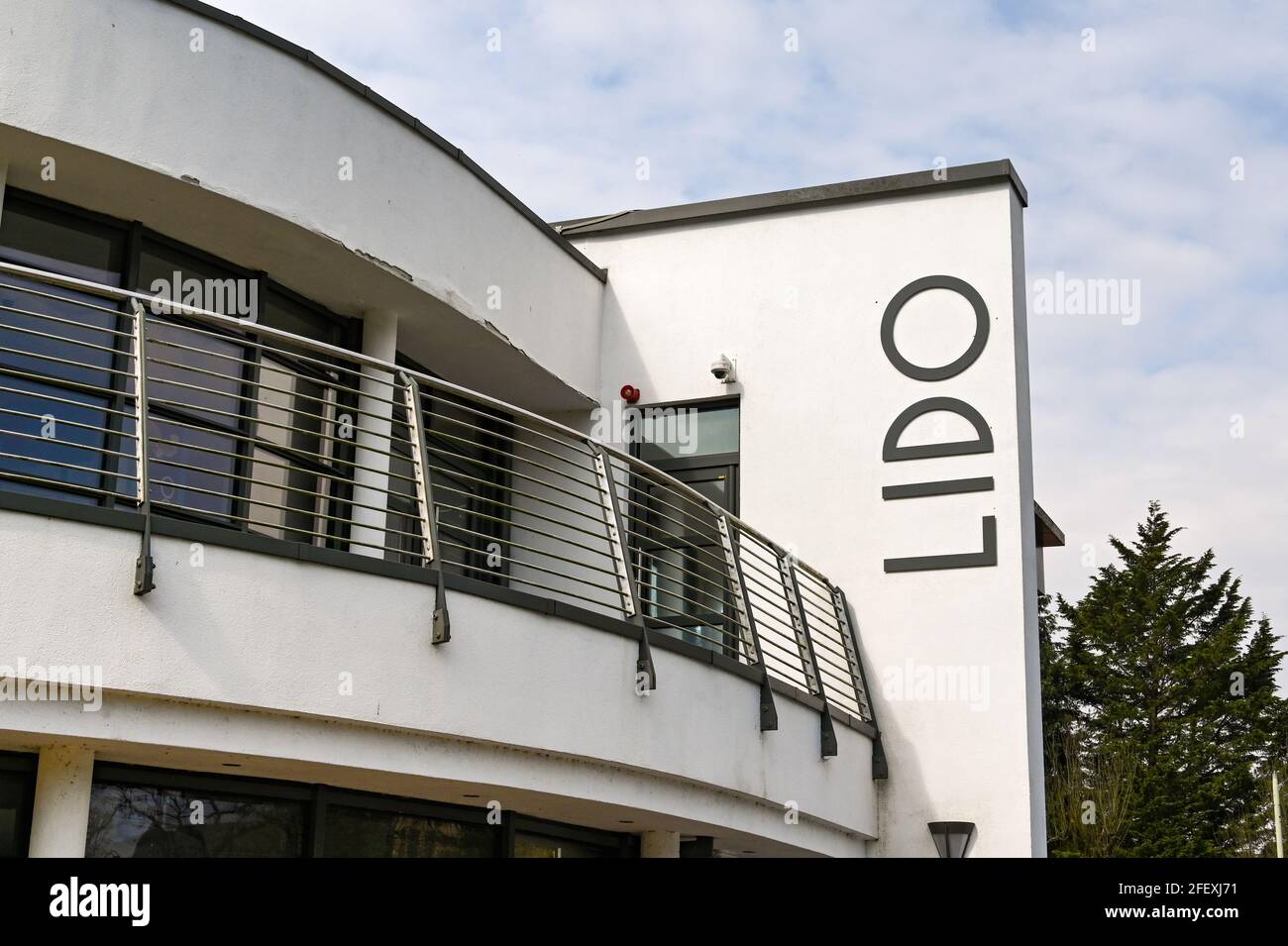 Public swimming pool building exterior hi-res stock photography and ...