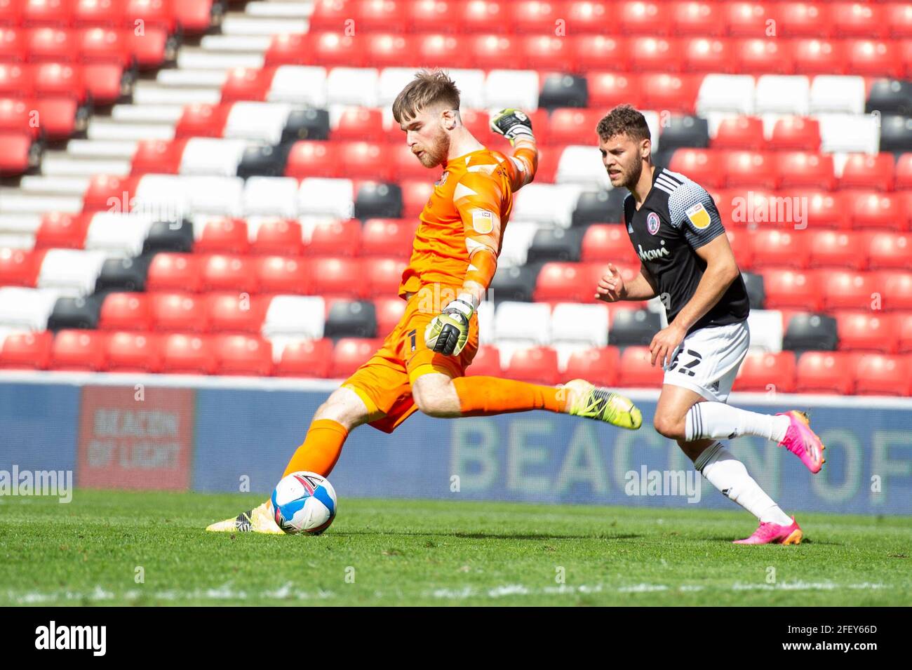 Sunderland goalkeeper lee burge hi-res stock photography and images - Alamy