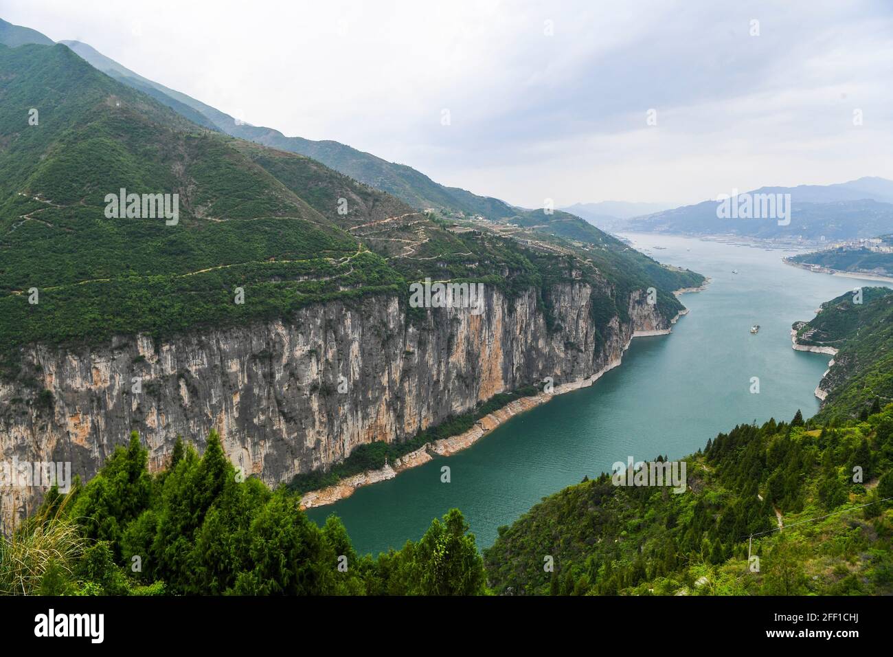 Fengjie. 23rd Apr, 2021. Photo taken on April 23, 2021 shows the view ...