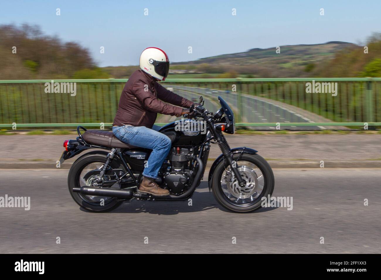 2016 triumph bonneville t120 black hi-res stock photography and images ...