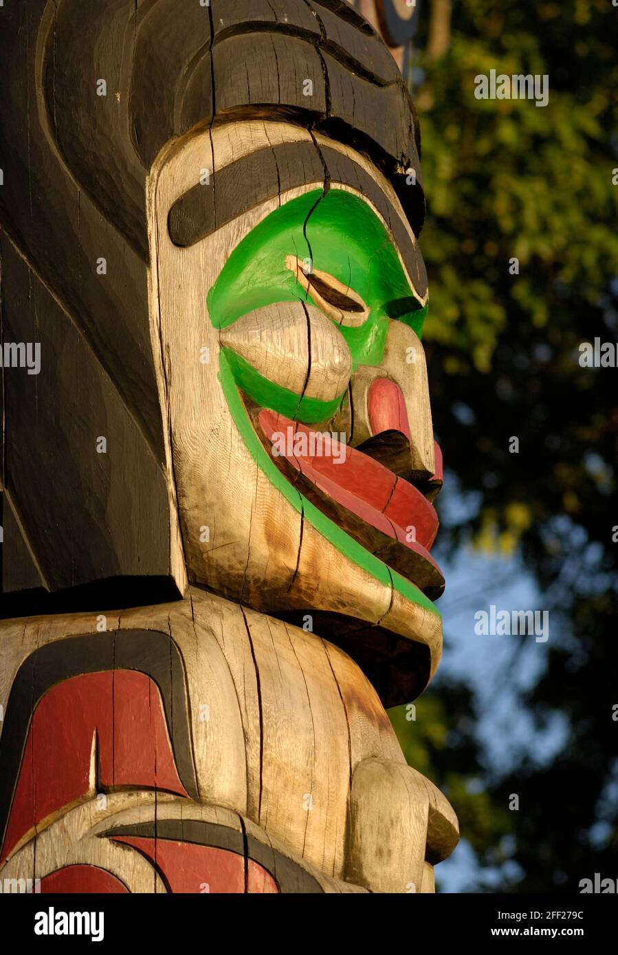 Beaver totem hi-res stock photography and images - Alamy