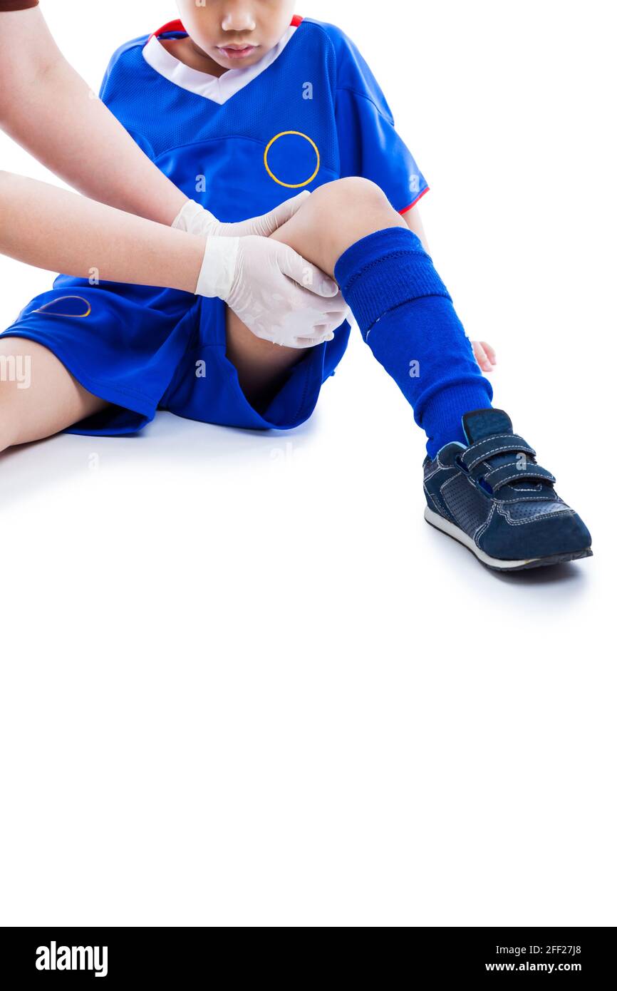 Sports injury. Doctor perform checking and first aid at thigh of youth ...