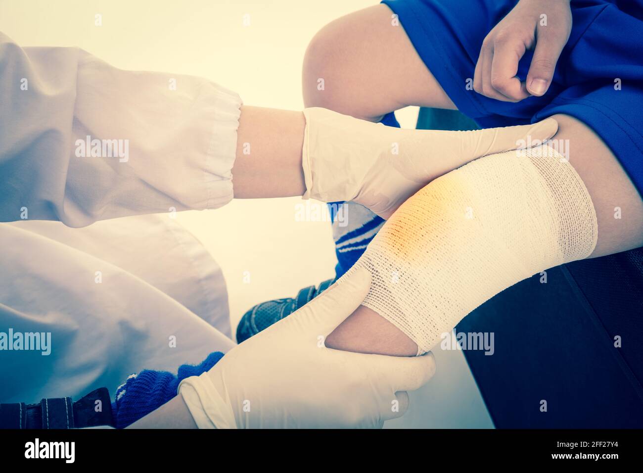 Child leg bandage hi-res stock photography and images - Alamy