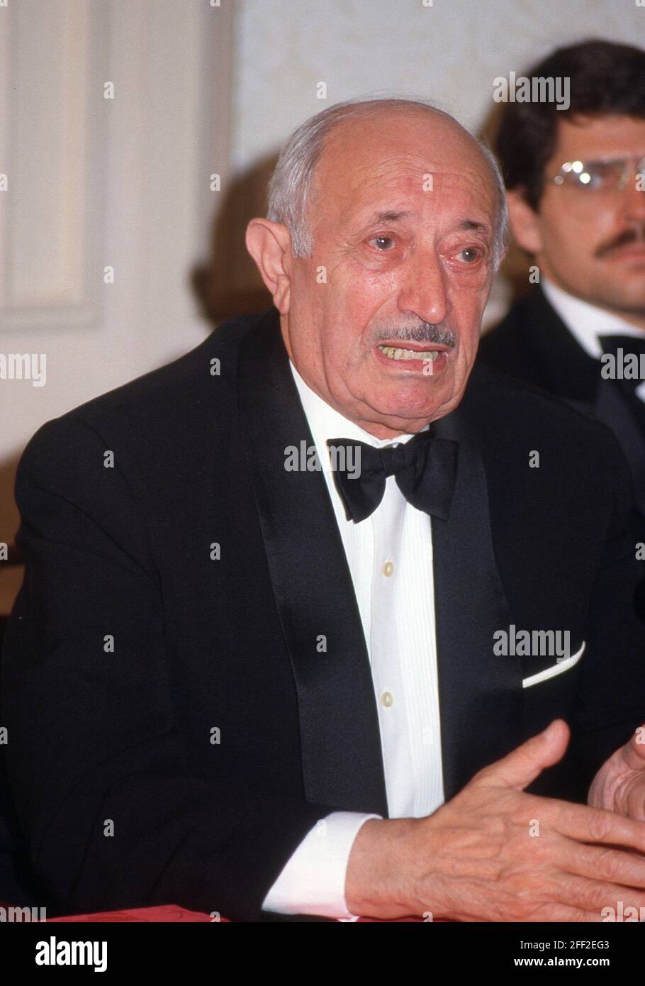 Simon wiesenthal hi-res stock photography and images - Alamy