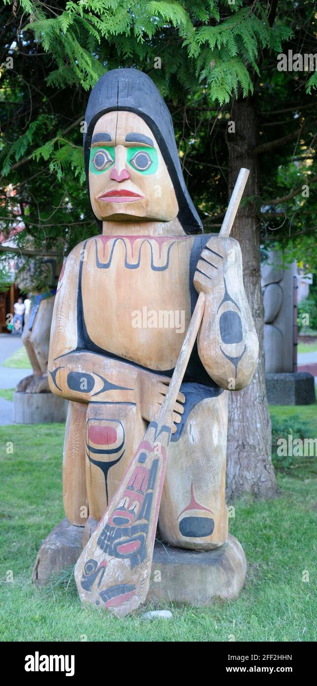 Aboriginal canadian canoe paddle hi-res stock photography and images ...