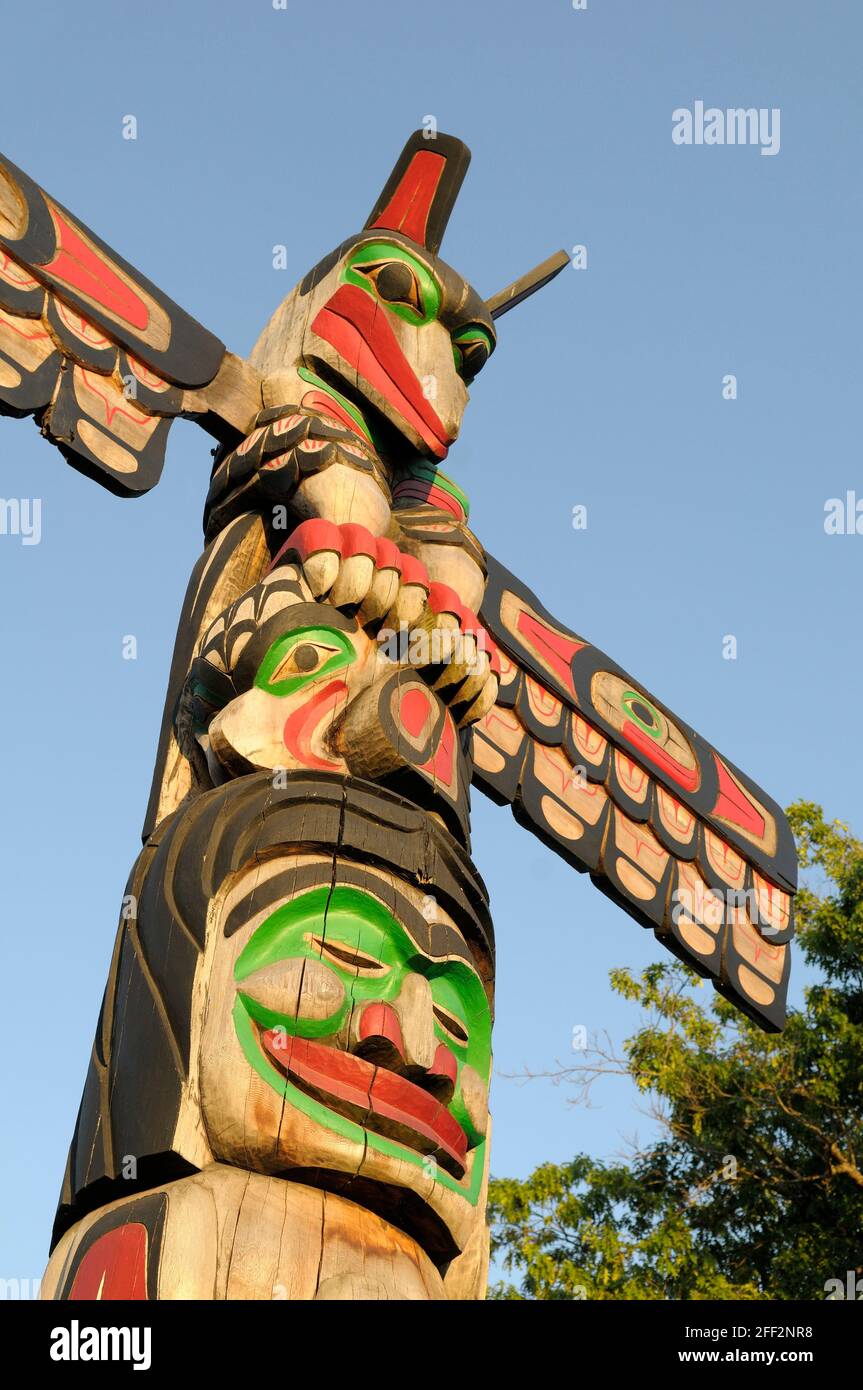Beaver totem hi-res stock photography and images - Alamy