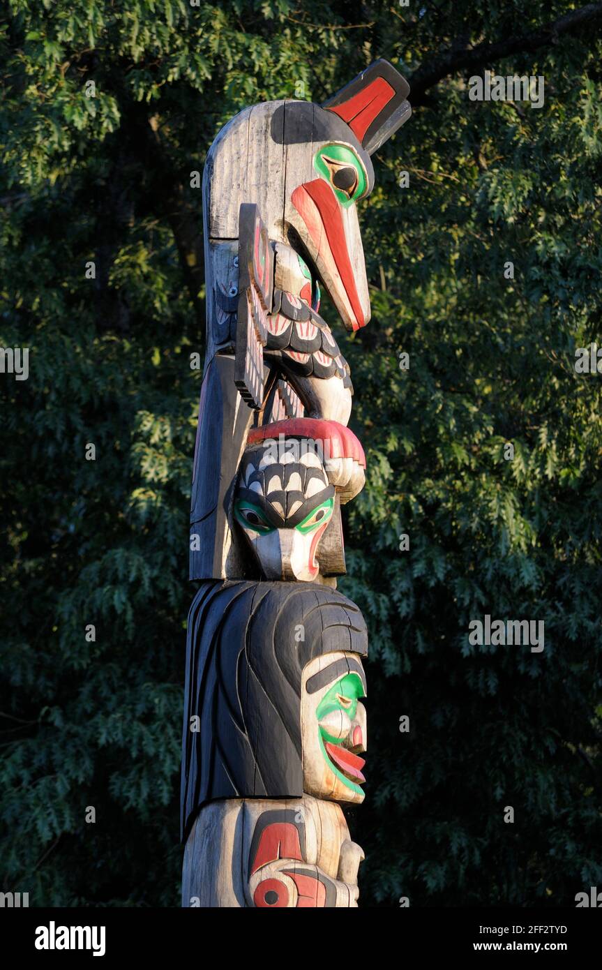 Beaver totem hi-res stock photography and images - Alamy