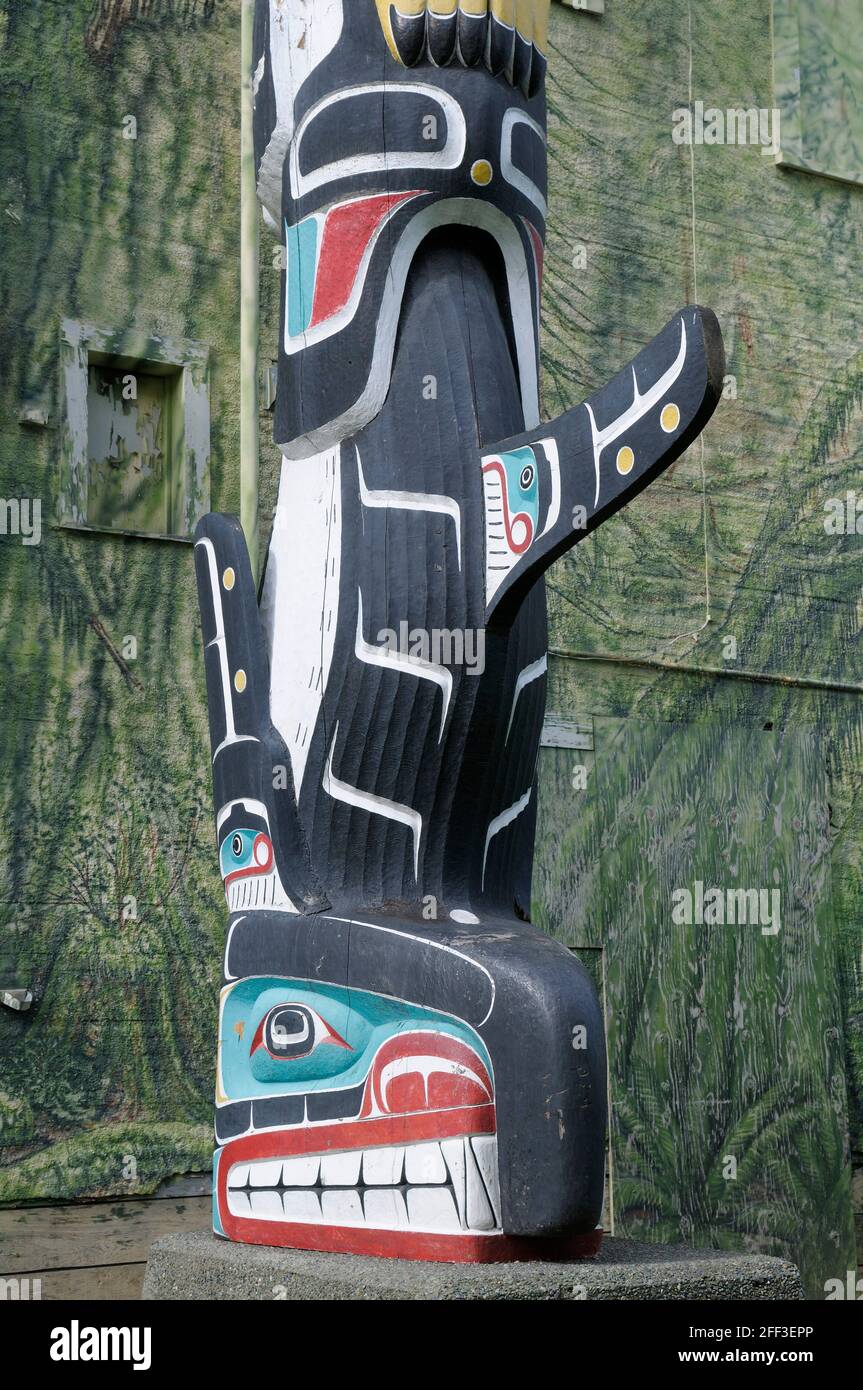 Duncan thunderbird british columbia canada duncan first nations totem ...