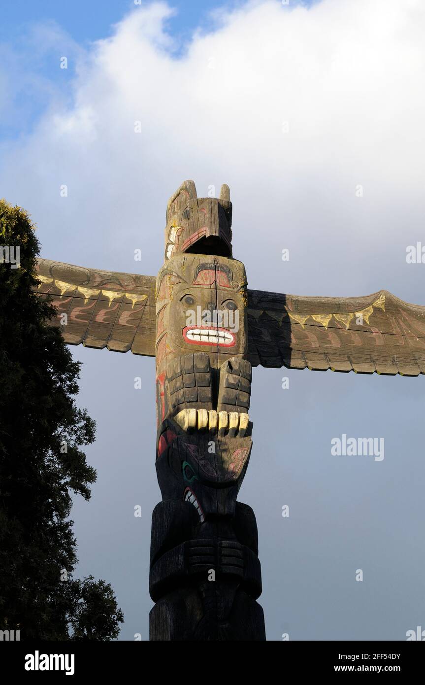 Thunderbird near Duncan School Administration Building - Carver: Harold ...