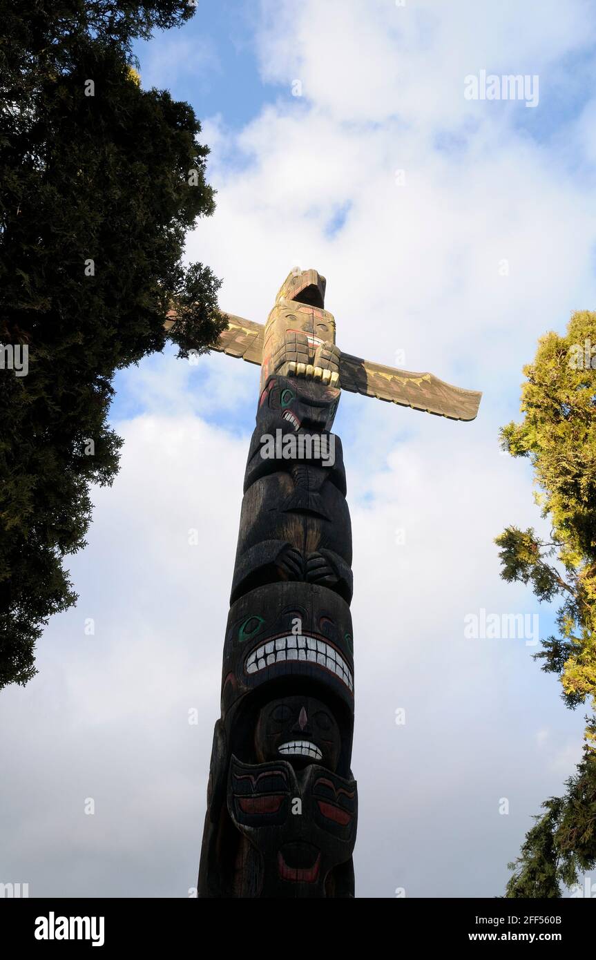 Thunderbird near Duncan School Administration Building - Carver: Harold ...