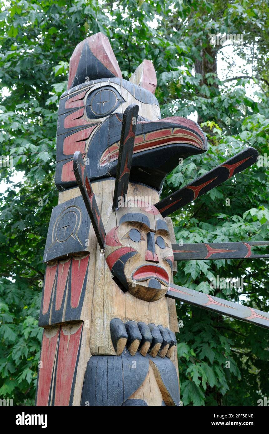 Raven Sun and Medicine Pole, Quw'utsun' Cultural & Conference Centre ...