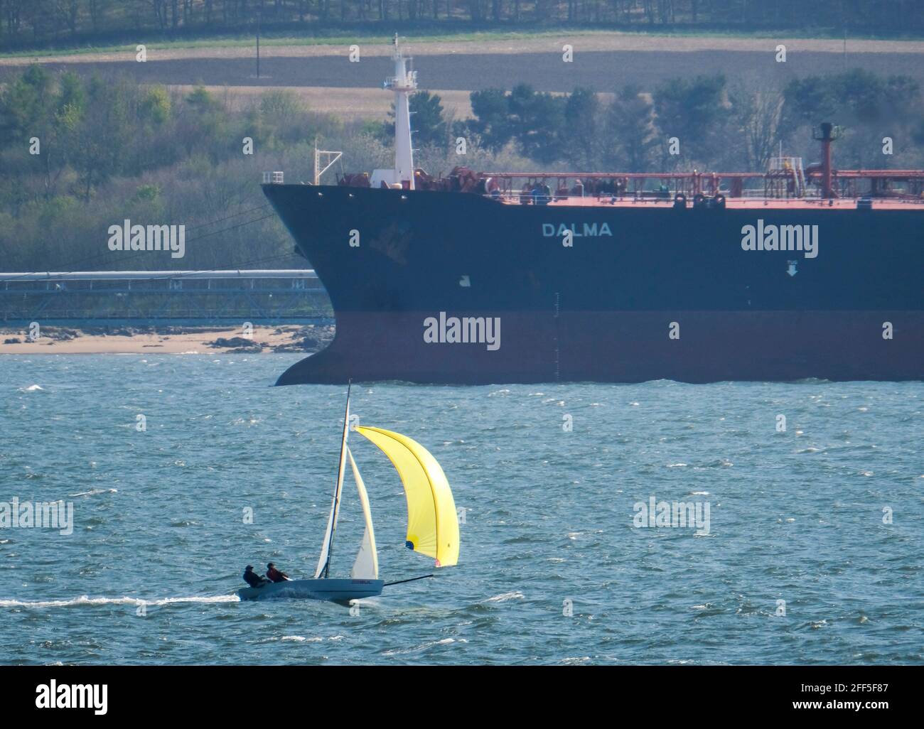 Yacht in full sail hi-res stock photography and images - Alamy