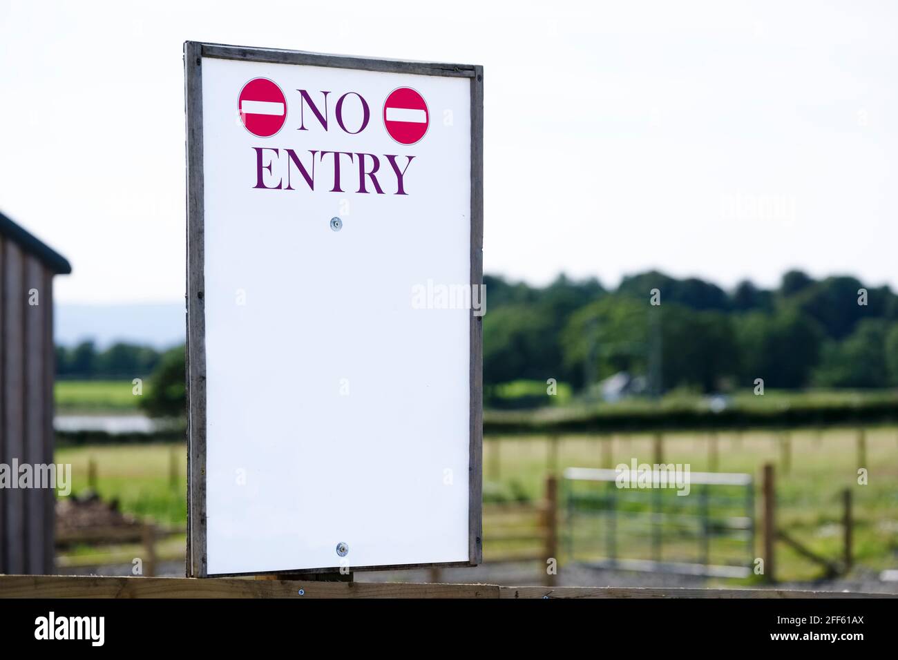 Private road access only hi-res stock photography and images - Alamy