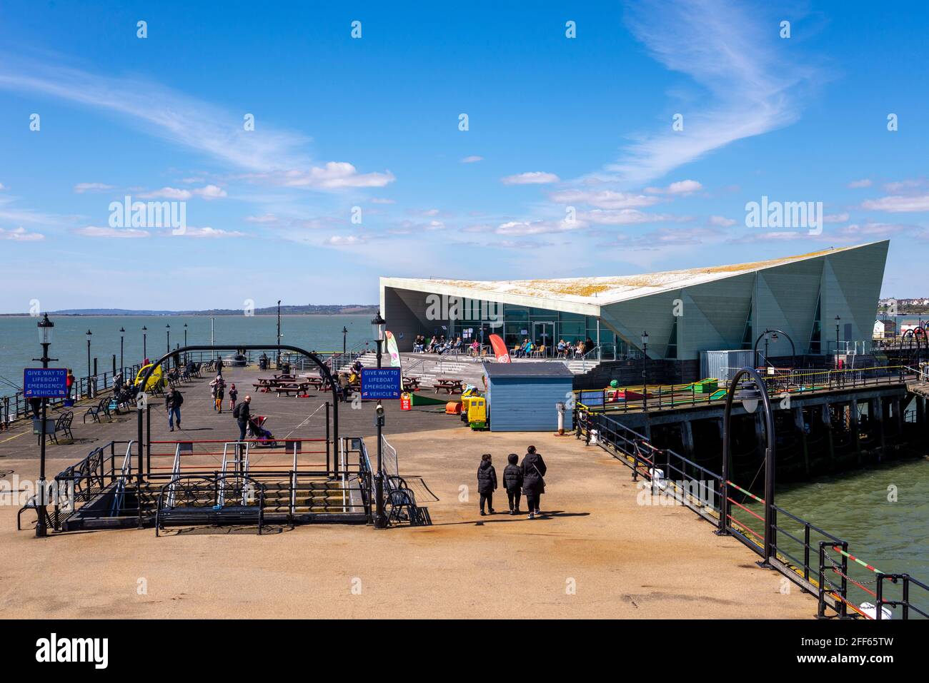 Thames pavilion hi-res stock photography and images - Alamy