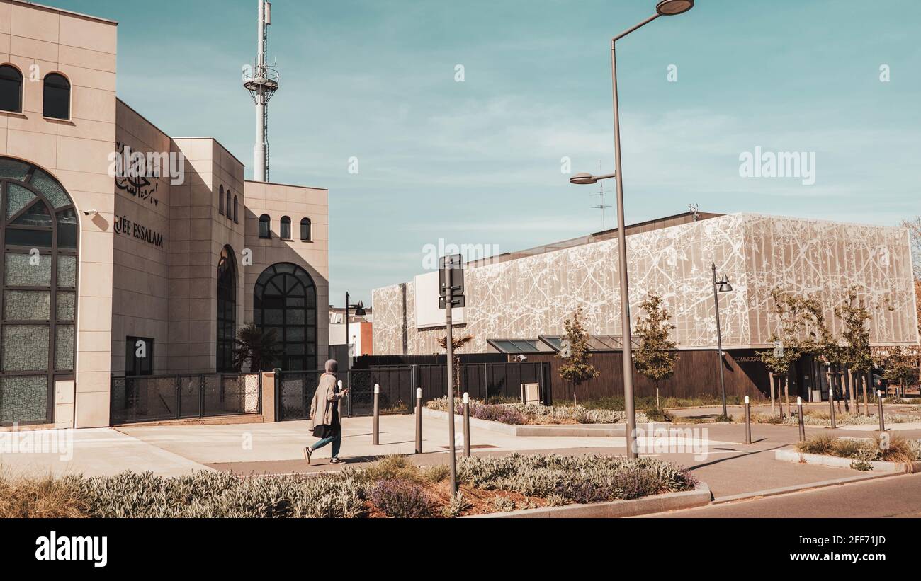 mosque musulman in paris Stock Photo - Alamy