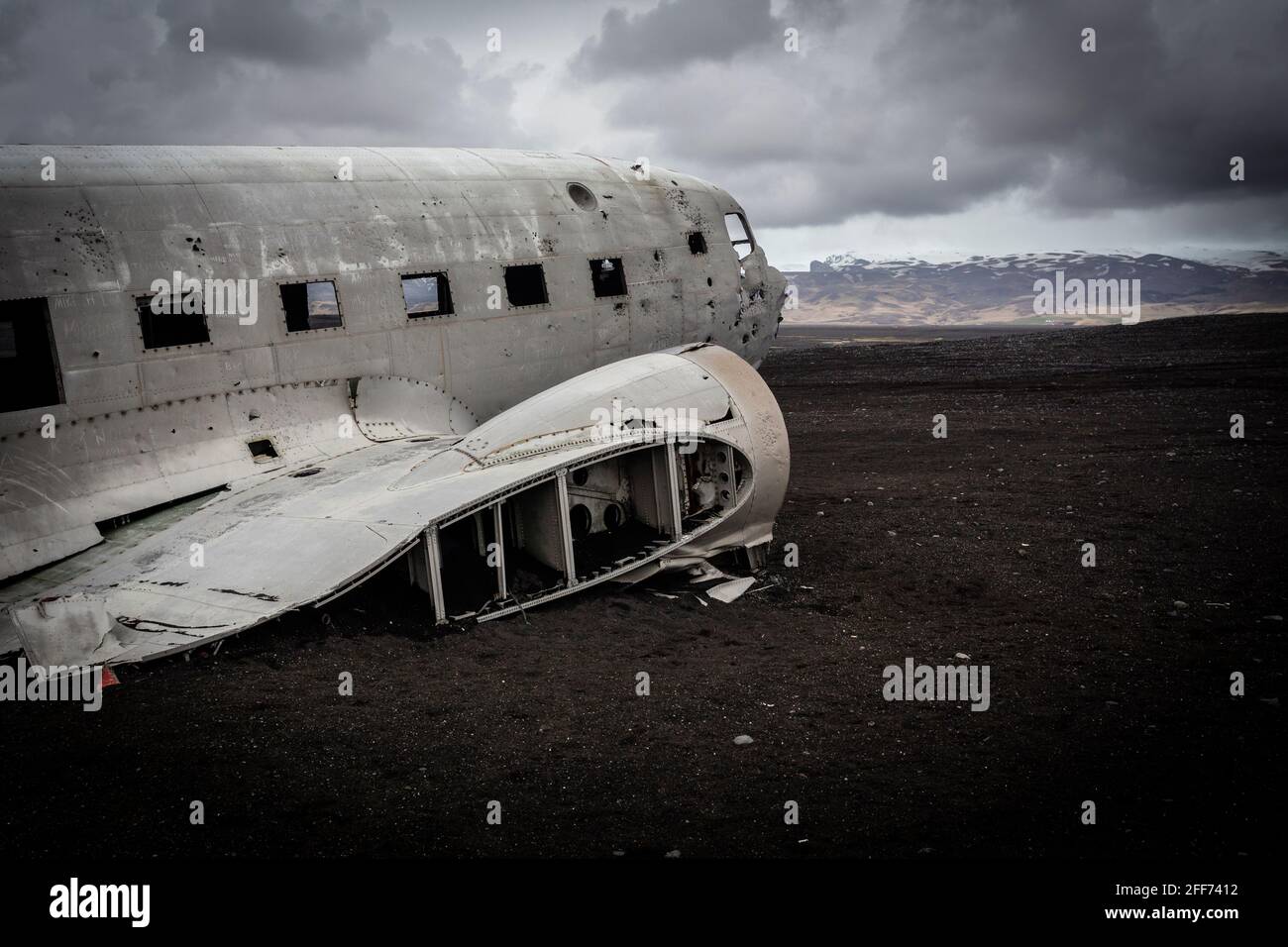 Dc 3 plane wreck hi-res stock photography and images - Alamy
