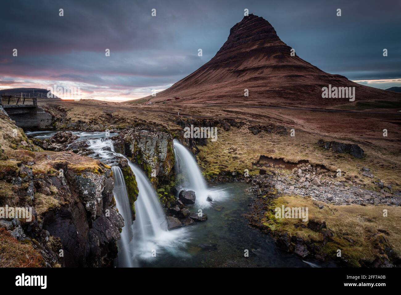 Kirkjufellsfoss waterfall and Kirkjufell mountain, in Snaefellsnes ...