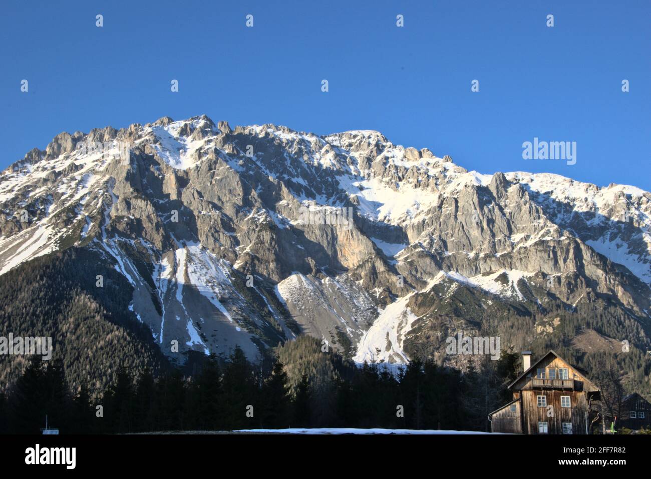 Log cabin in the alps hi-res stock photography and images - Alamy