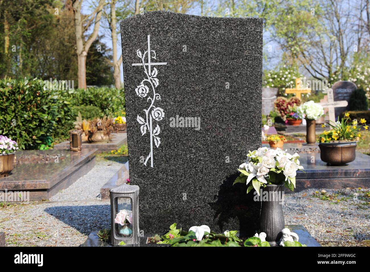 Grave with beautiful gravestone Stock Photo - Alamy