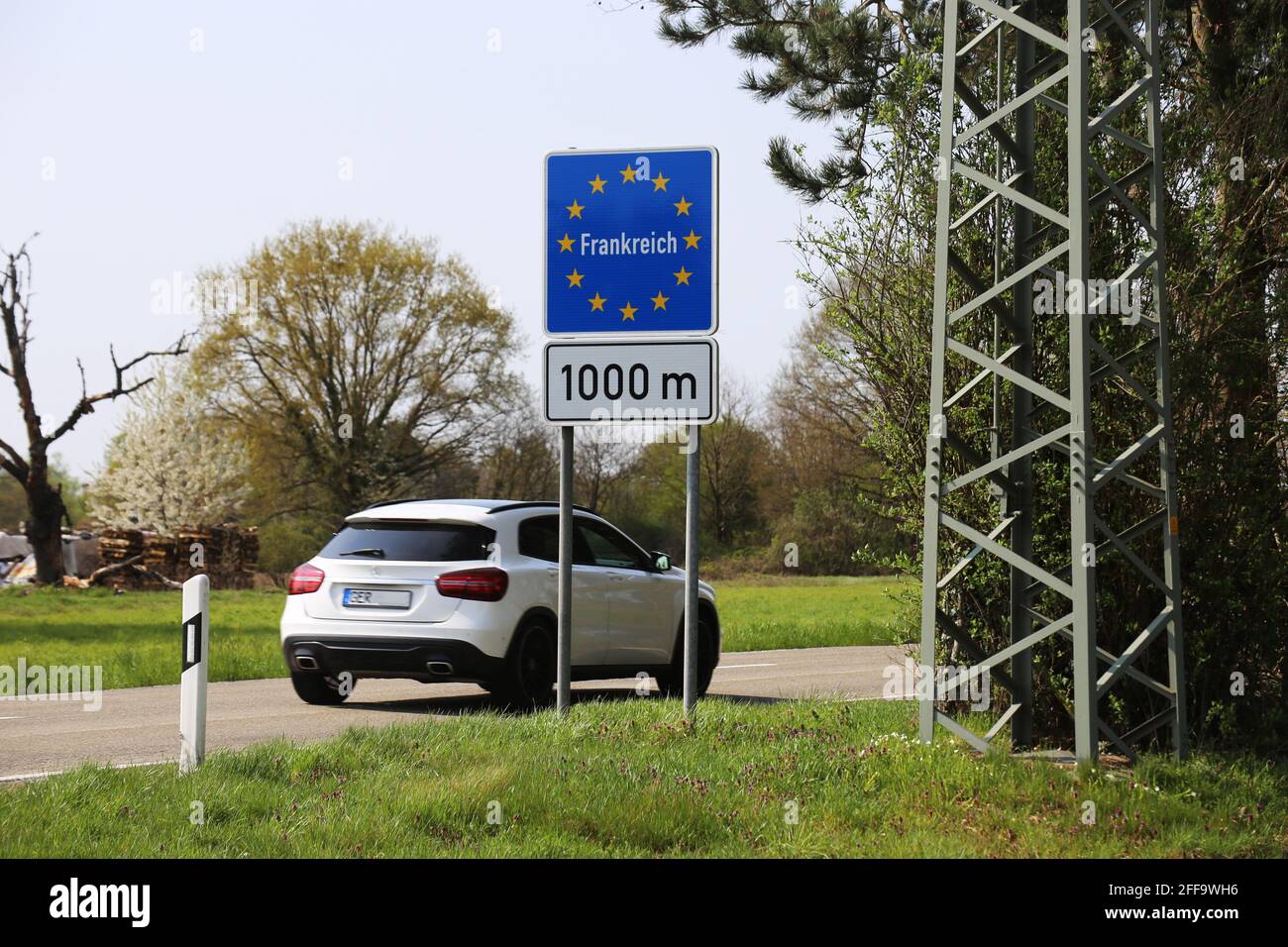 Car shortly before the German-French border between Lauterbourg (Alsace ...