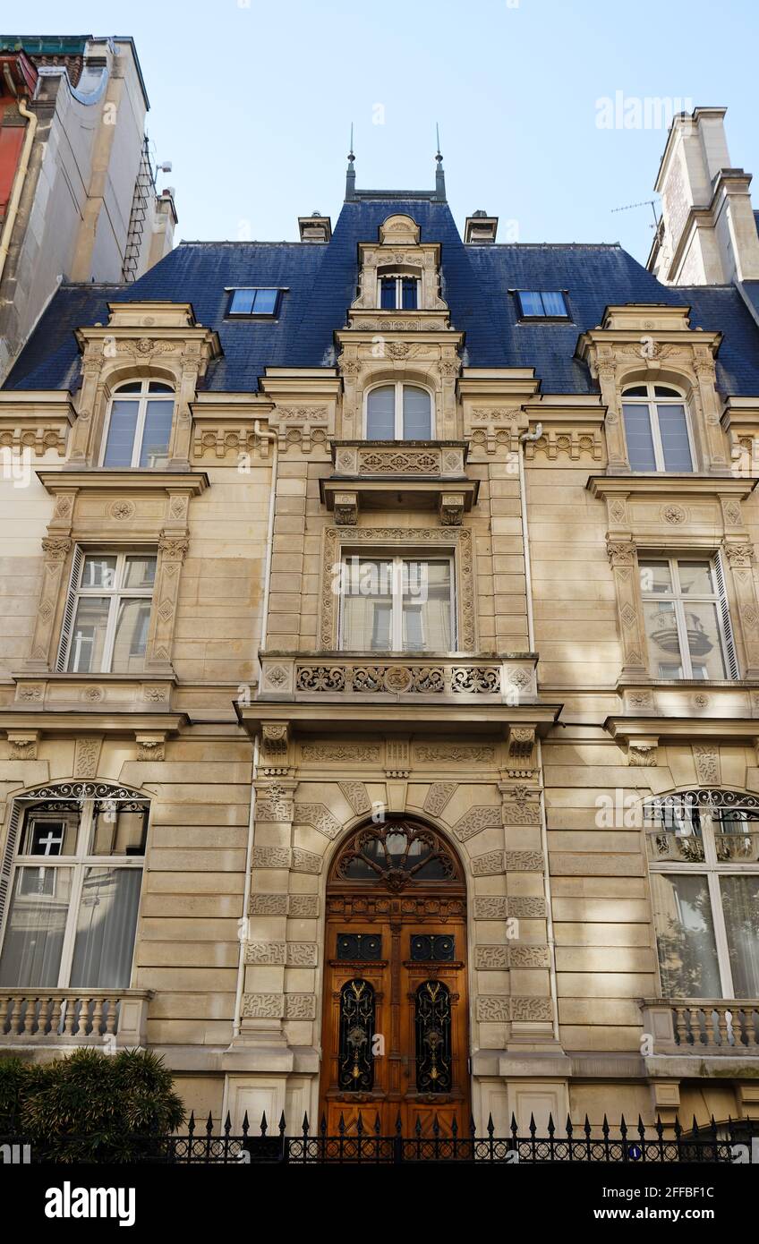 Traditional French house with typical balconies and windows. Paris ...