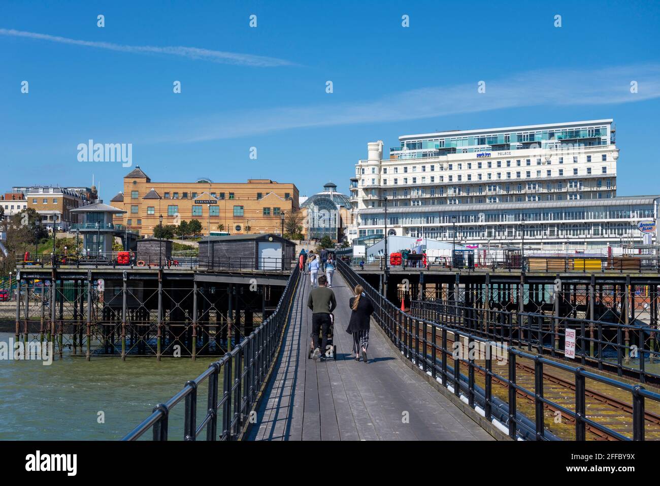 Family on the pier hi-res stock photography and images - Alamy