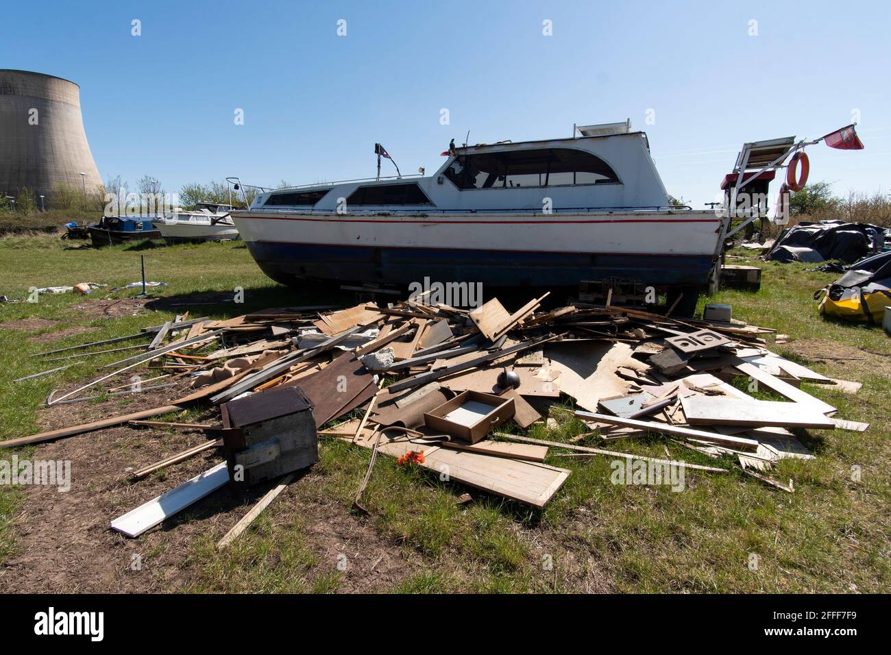 Messy boat hi-res stock photography and images - Alamy