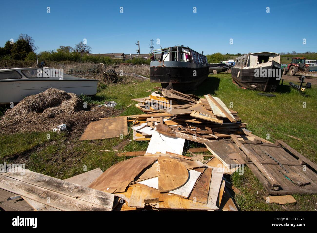 Messy boats hi-res stock photography and images - Alamy