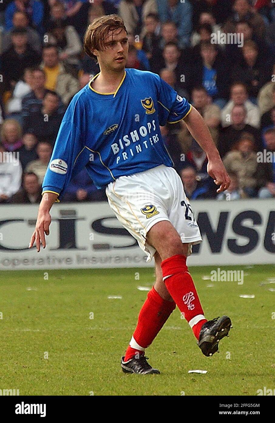 PORTSMOUTH V BURNLEY. MARK SUMMERBELL PIC MIKE WALKER, 2002 Stock Photo ...