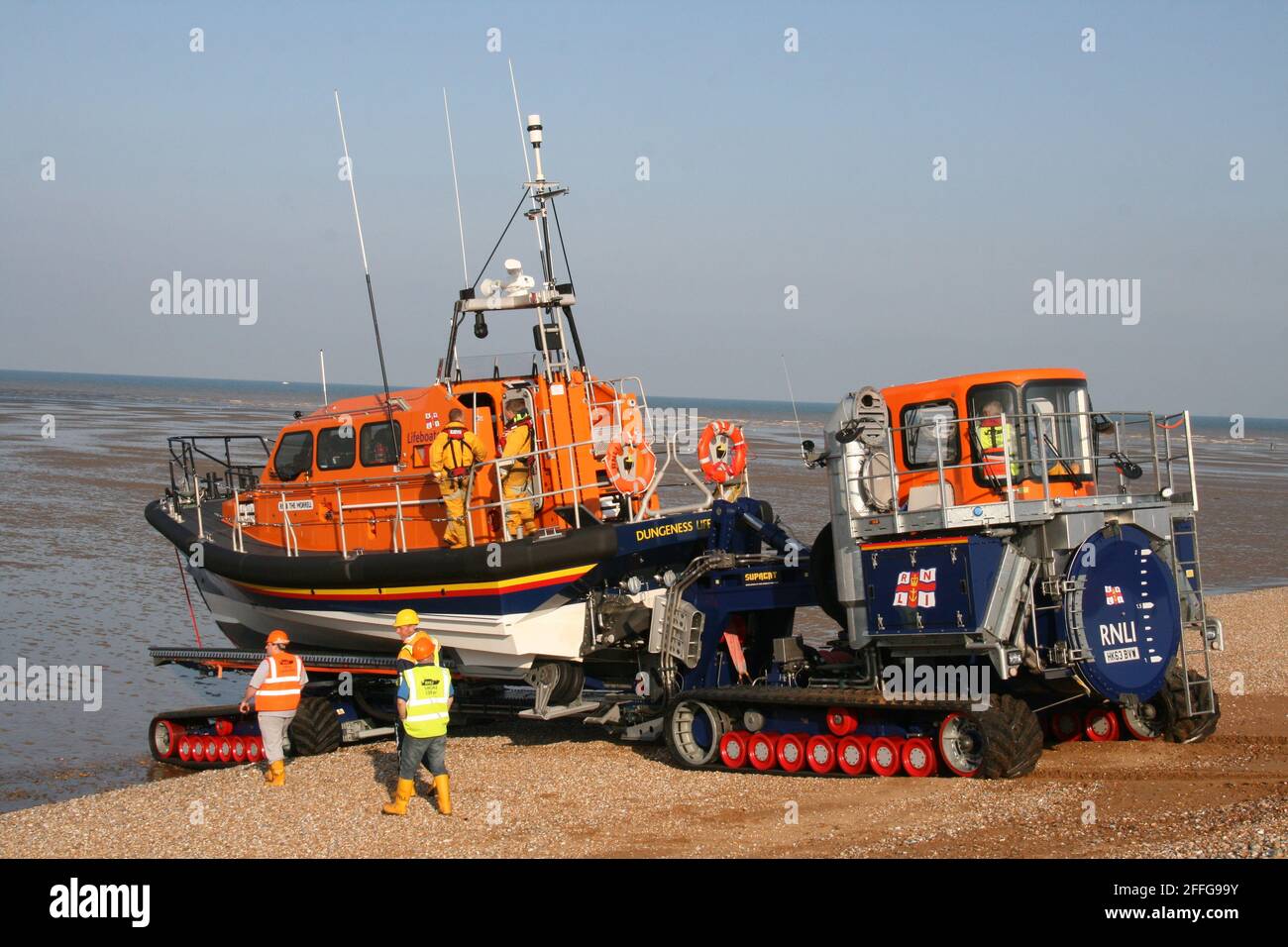 RNLI SHANNON CLASS LIFEBOAT AT DUNGENESS Stock Photo - Alamy