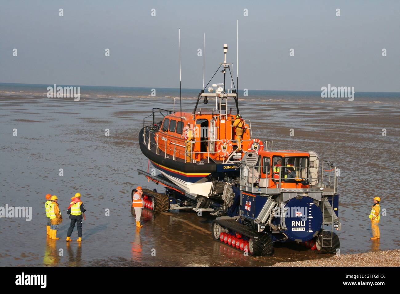 RNLI SHANNON CLASS LIFEBOAT AT DUNGENESS Stock Photo - Alamy
