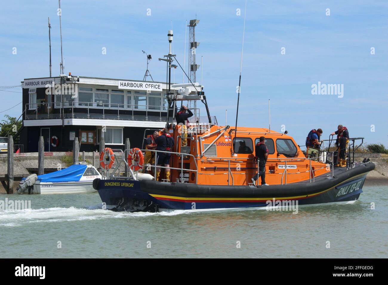 RNLI SHANNON CLASS LIFEBOAT AT DUNGENESS Stock Photo - Alamy