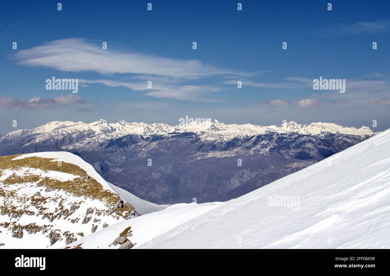 Amazing view of beautiful snow-capped mountains Stock Photo - Alamy