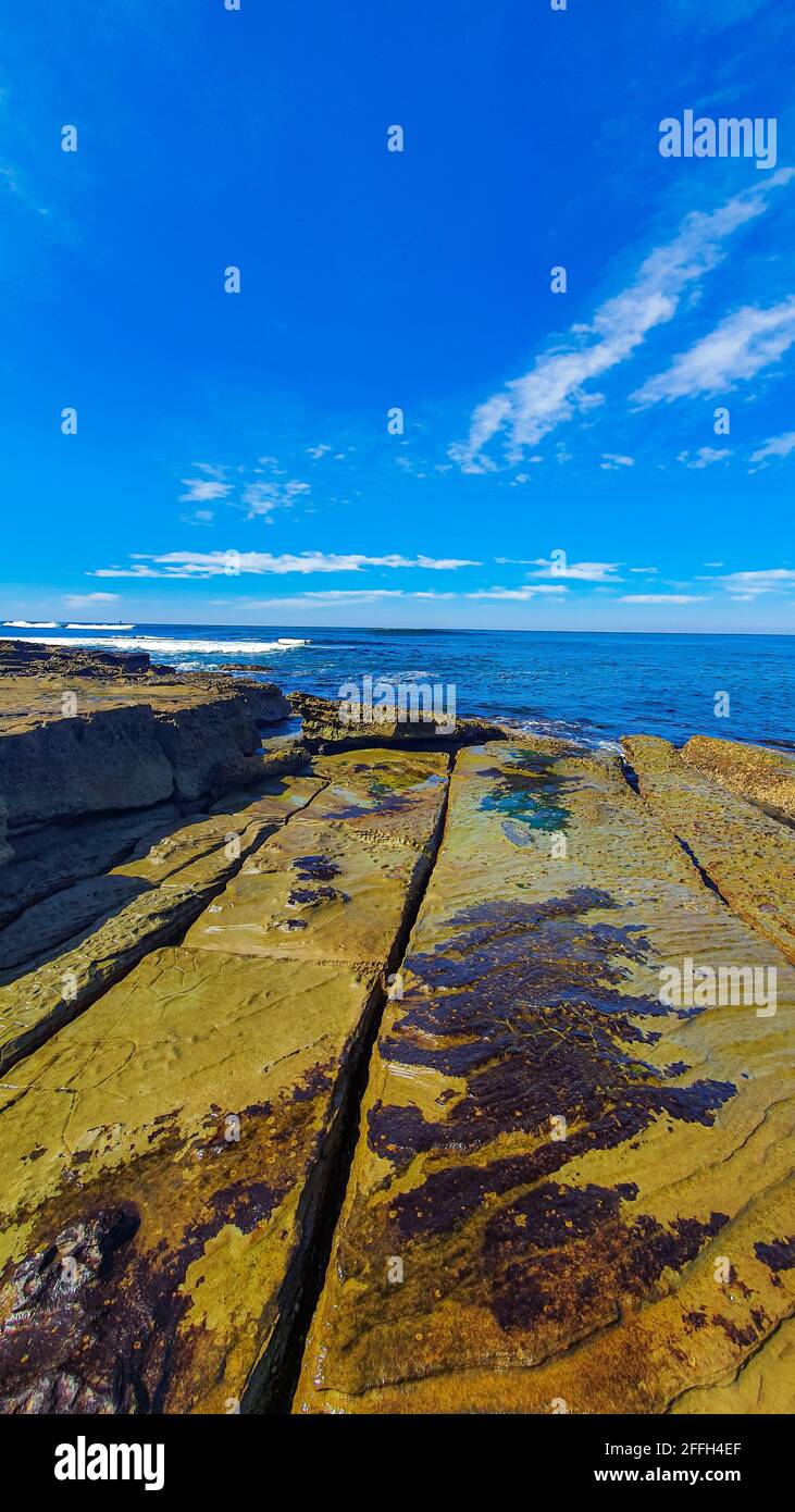 Flat rocks hi-res stock photography and images - Alamy