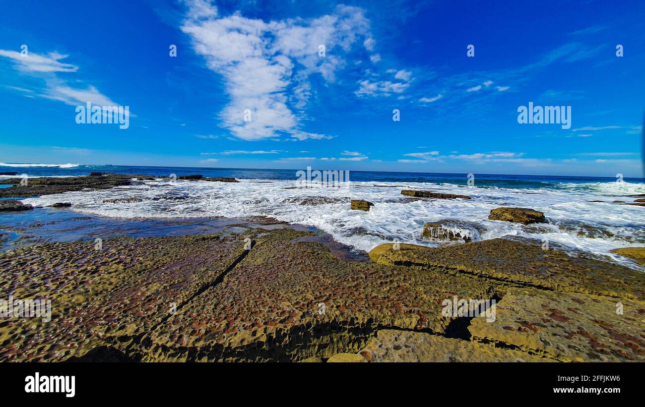 Flat waves horizontal hi-res stock photography and images - Alamy