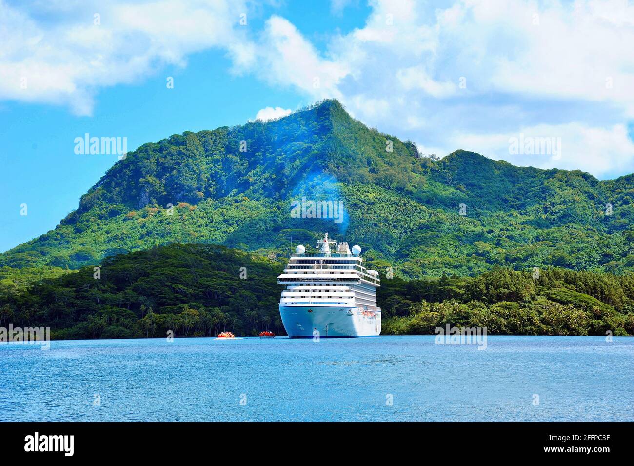 Polynesian island islands hi-res stock photography and images - Alamy