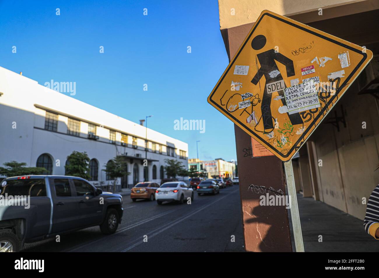 Señal de cruce peatonal hi-res stock photography and images - Alamy