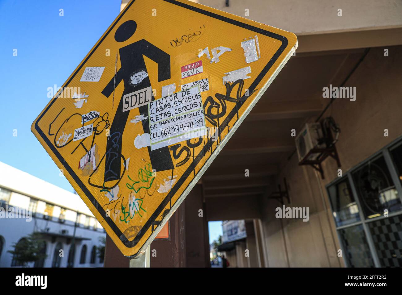 Señal de cruce peatonal hi-res stock photography and images - Alamy